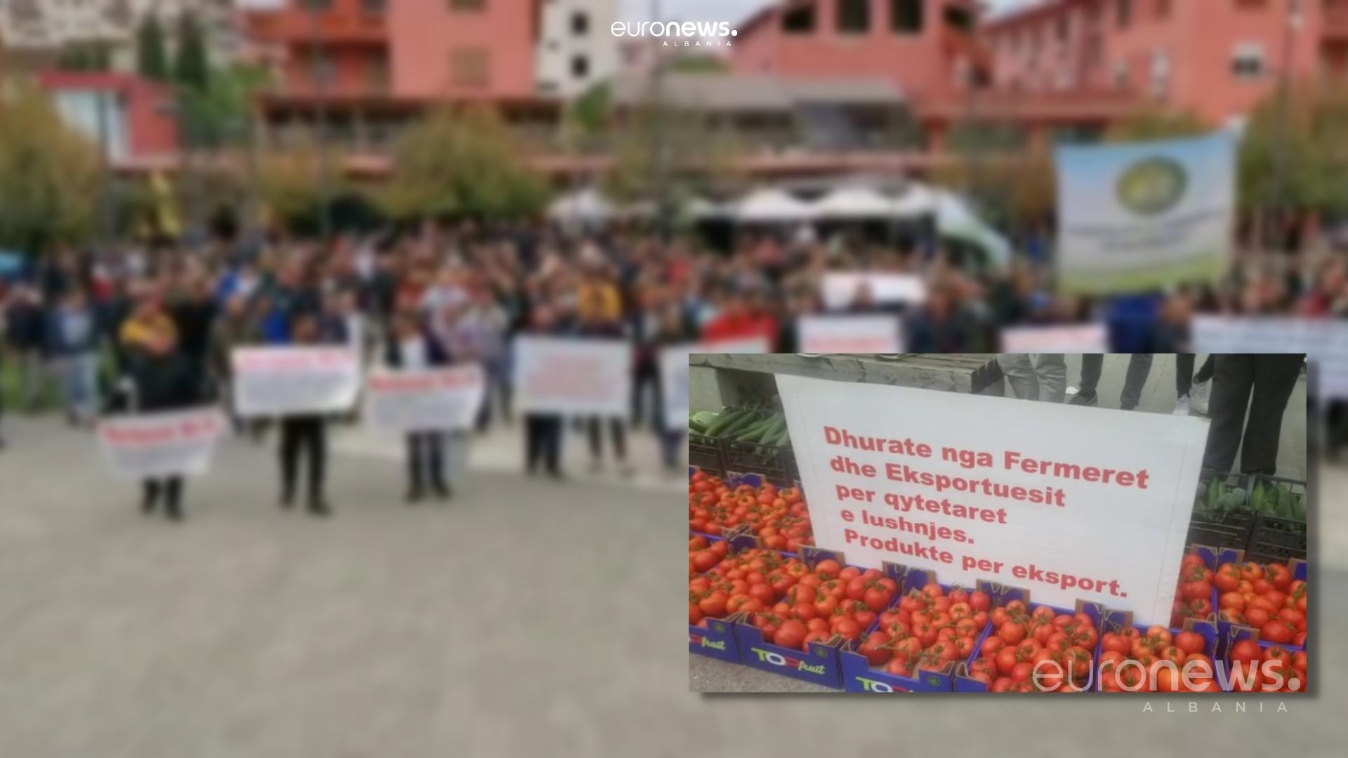 Farmers protest with free baskets of fruits and vegetables for passers ...