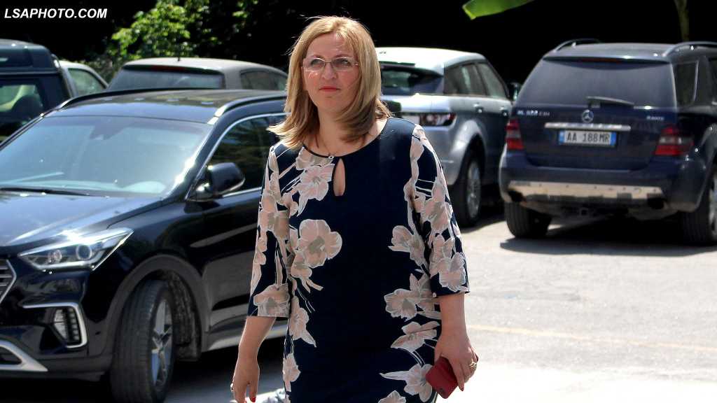 Voltana Ademi steps down from mayoral race - Euronews Albania