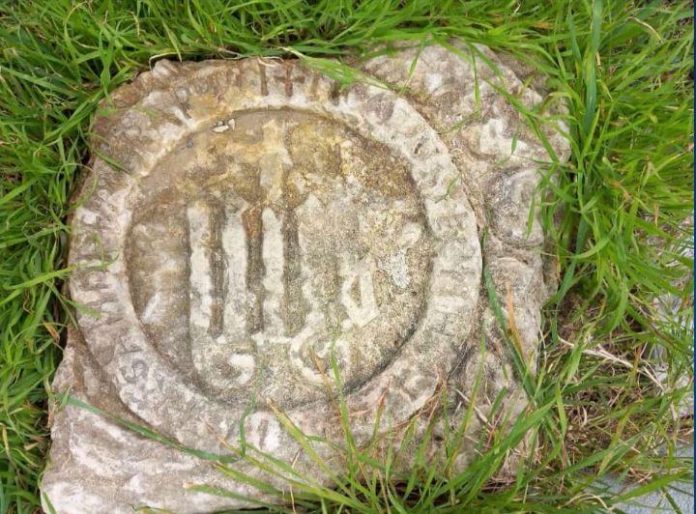 Mysterious plaque discovered in Durrës, possibly belonging to the XI ...