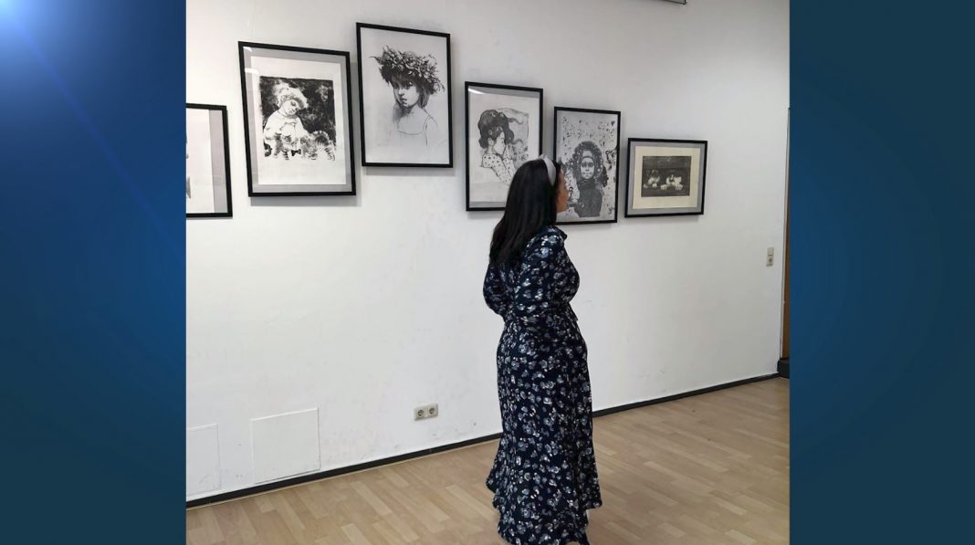Albanian girl opens exhibition in Germany, a nostalgic dedication to ...