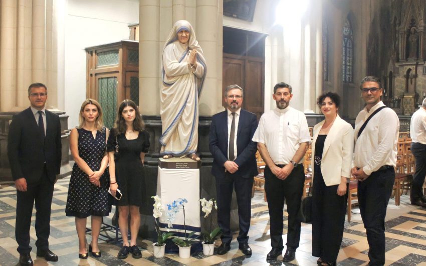 Statue honoring Mother Teresa unveiled at “Notre Dame de Laeken” Church ...