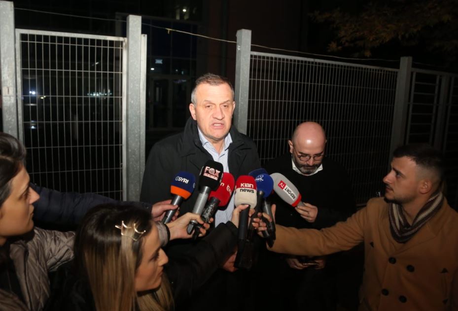 Former Health Minister leaves Prosecutor’s Office after 9 hours ...