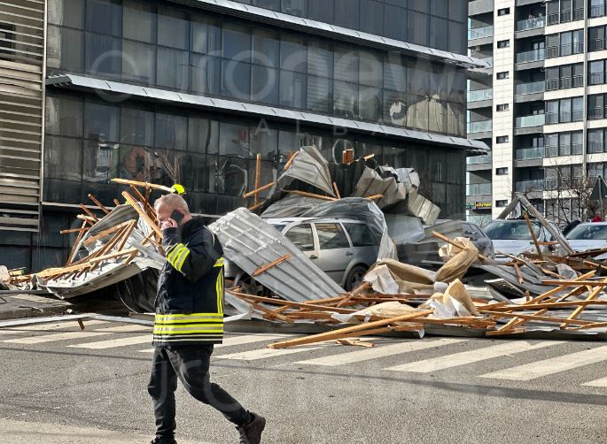 New Municipality roof collapsion in Pristina, two people arrested ...