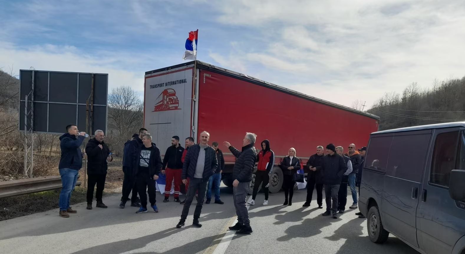 Displaced Serbs set up blockade near border point with Kosovo ...