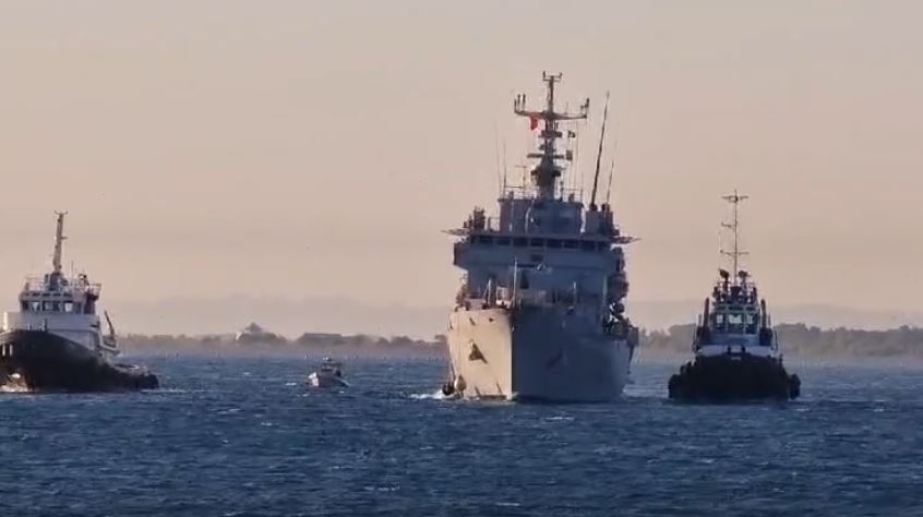 Italian ship with migrants leaves for reception centers in Albania ...