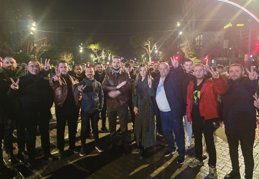 Ervin Salianji joins the January 24 protest - Euronews Albania