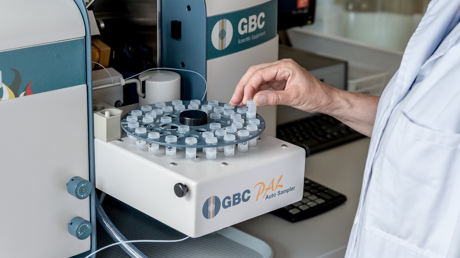 Laboratorët privatë kanë 4-fishuar fitimet gjatë pandemisë së COVID-19 ...