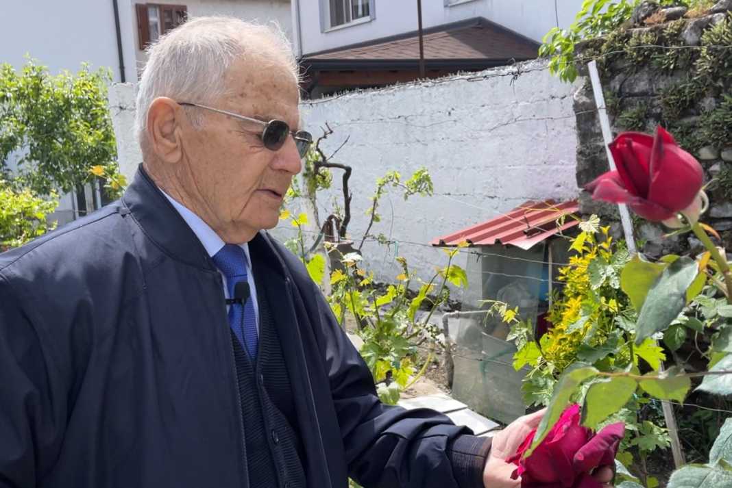 Mbi 70 lloje lulesh në kopshtin e 87-vjeçarit shkodran - Euronews Albania