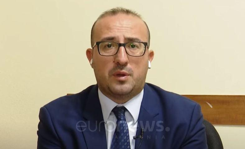 ‘Divjaka në gjendje lufte’, deputeti denoncon grabitjen me armë në mes ...