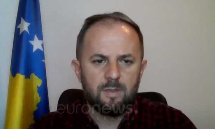 Kosova e gatshme të shtyjë vendimin për targat, thotë analisti ...