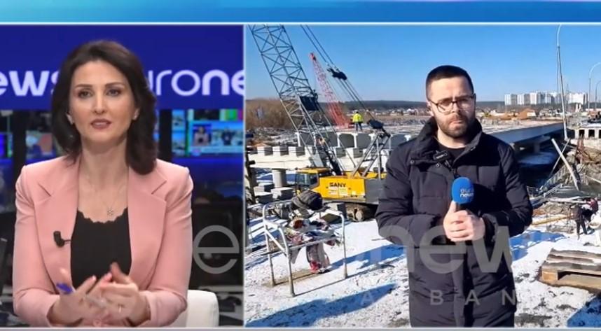 karroca fëmijësh në rrugë e këpucë - Situata në qytetin ukrainas