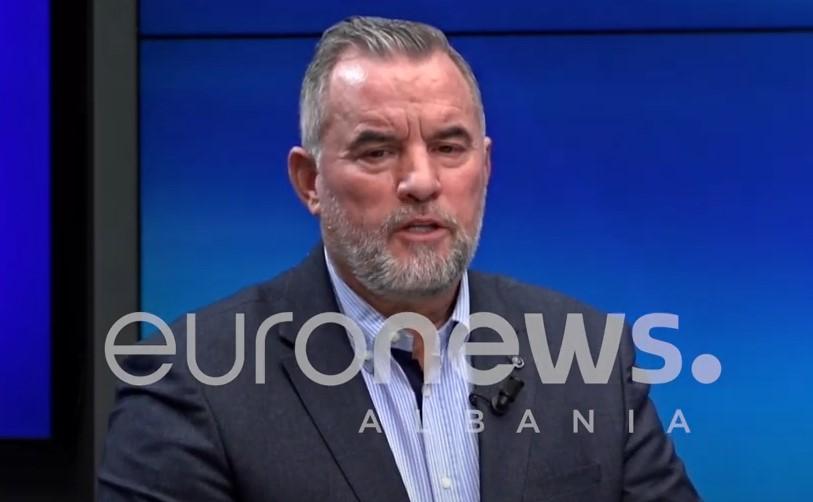 Shemsi Prençi: Ministrja Xhaçka duhet të dilte nga SPAK-u me pranga në duar