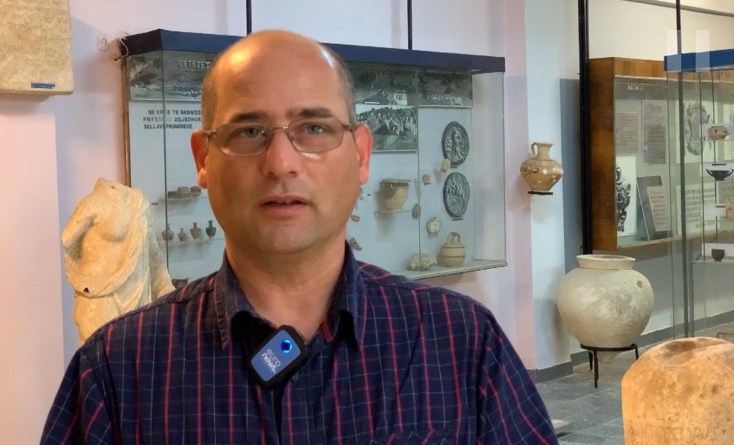 Të rinjtë në Fier njihen nga afër me historinë dhe sitet arkeologjike