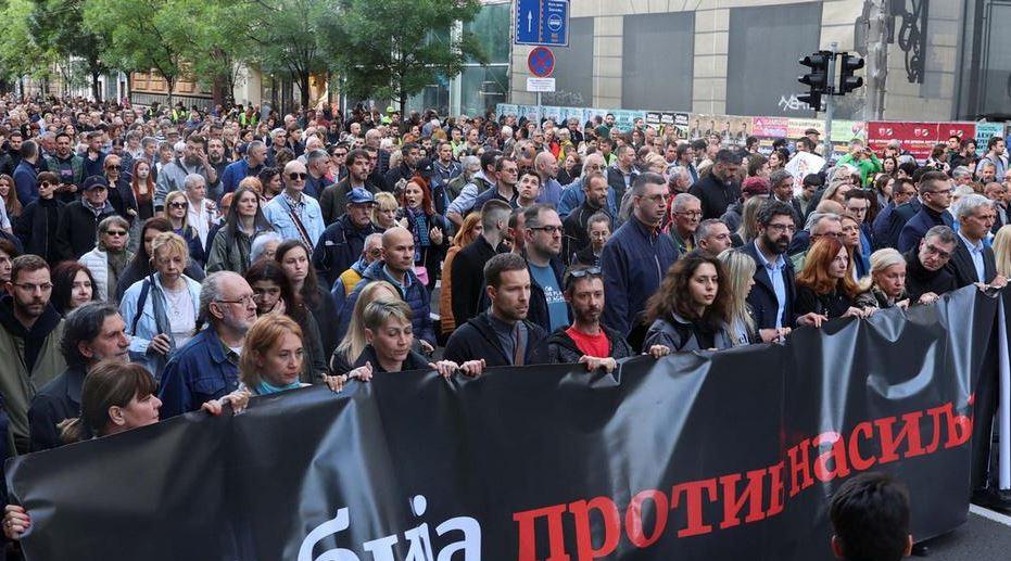 Masakrat në Serbi, qytetarët dhe opozita kërkojnë dorëheqjen e qeverisë