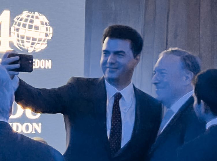 Basha takon Mike Pompeo-n në Londër dhe lordin David Richards