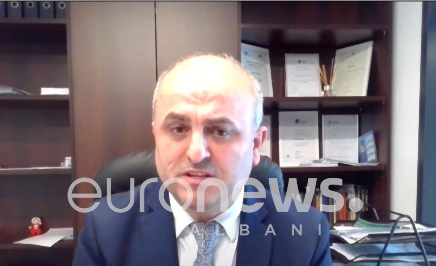 Hasani: Sunak sot duhet të jetë i trishtuar, fitoi e drejta e emigrantëve