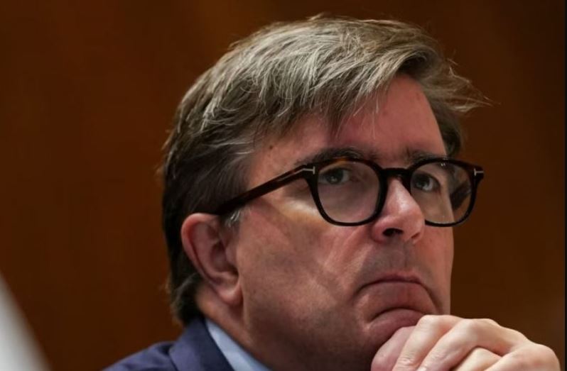 O’Brien “zbarkon” në Paris, paralajmëron takimin e parë me Kurtin