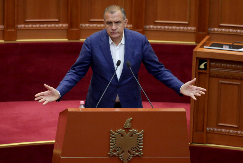 SPAK kontroll në banesën e Ilir Beqajt në Vlorë, avokati