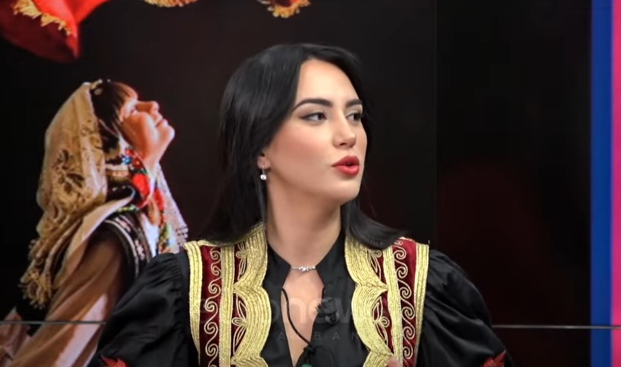 “Jeleku popullor më solli fat”- Gazetarja rrëfen daljen e parë në ekran