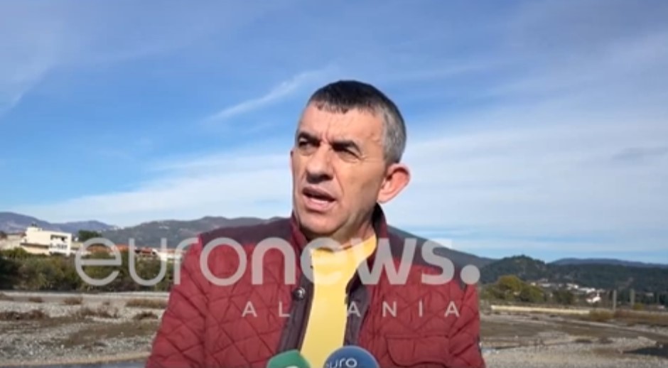 Lumi Shkumbin gërryen 15 hektarë tokë, Sinani: Janë ndërtuar argjinatura