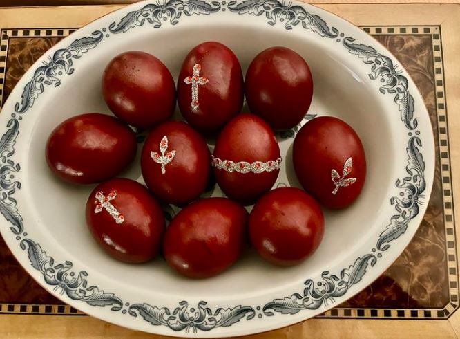 Krerët e politikës urojnë besimtarët ortodoksë për Pashkët