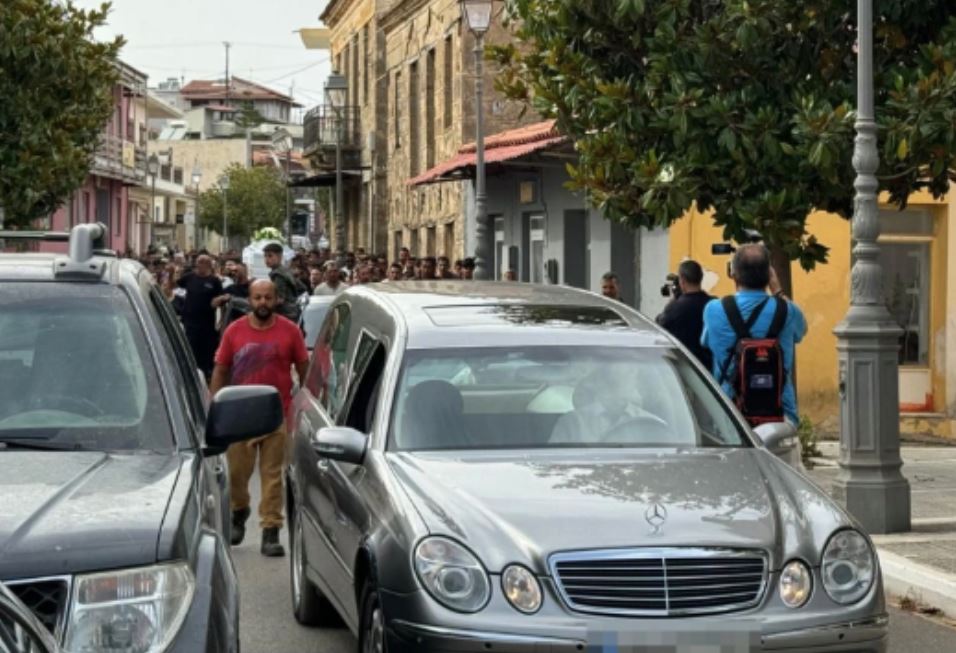 Hakmarrja “mbërthen” fshatin në Greqi
