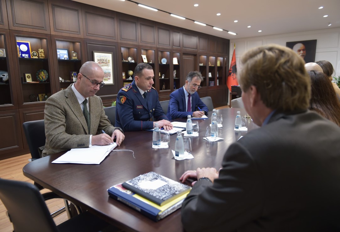 DEA zbarkon në zyrën e Drejtorit të Përgjithshëm të Policisë