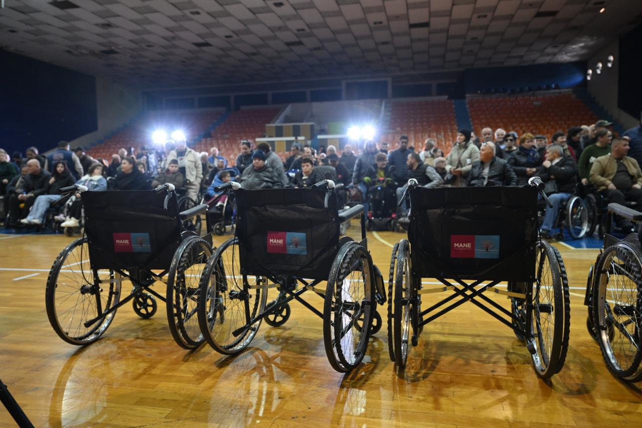 Fondacioni Mane: 1000 karrige me rrota për para-tetraplegjikët e gjithë ...