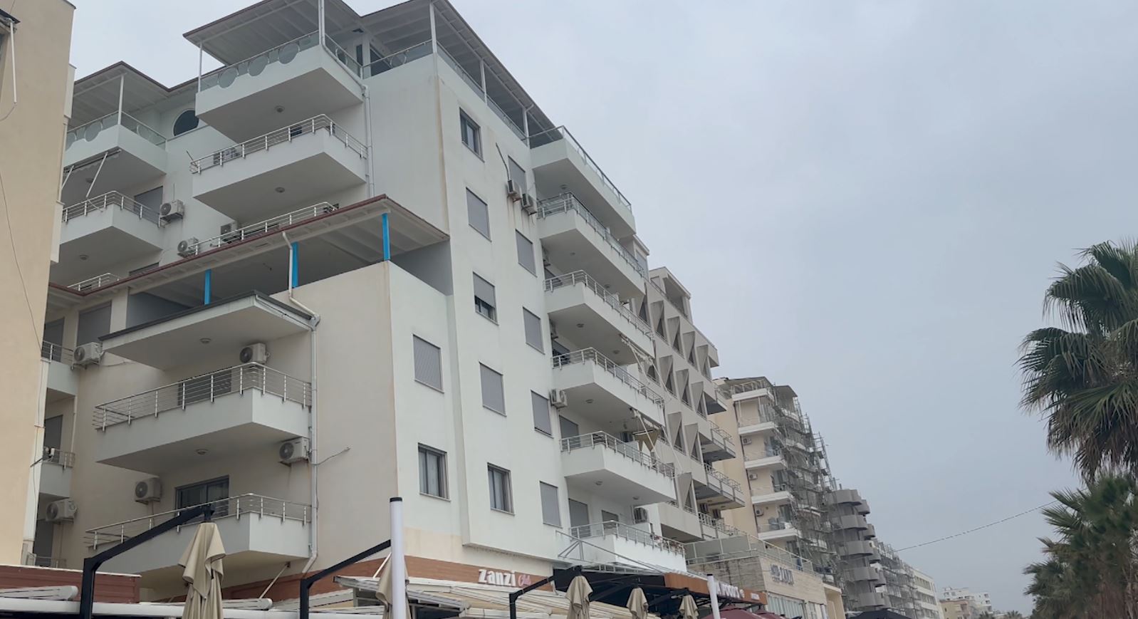 Fluksi turistik në Durrës, rriten kërkesat për blerje banesash