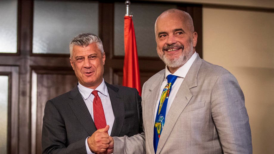 “Burrë”, Rama poston foton e Thaçit kur ishte për ta takuar babain