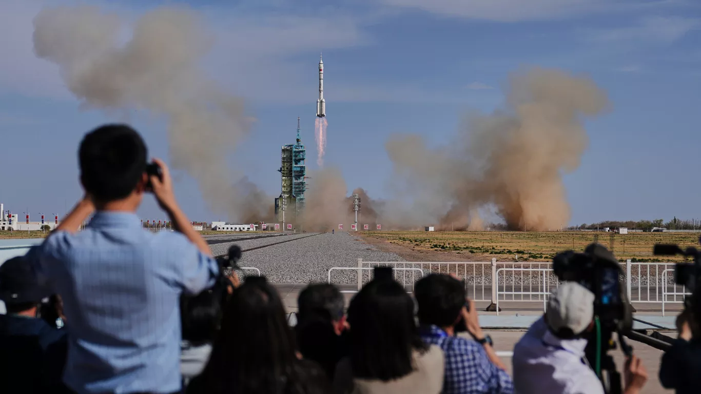 Kina lëshon anijen kozmike drejt asteroidit 2016HO3 dhe kometës 311P pranë Marsit - Euronews Albania