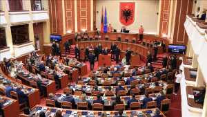 Parlamenti i ri nis punën: Betohen deputetët e Kuvendit
