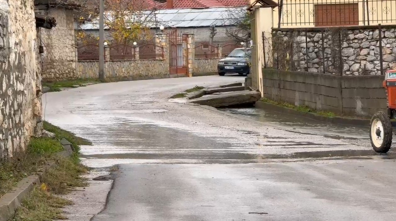 Pas 48 orësh normalizohet situata në fshatin Progër të bashkisë Devoll ...